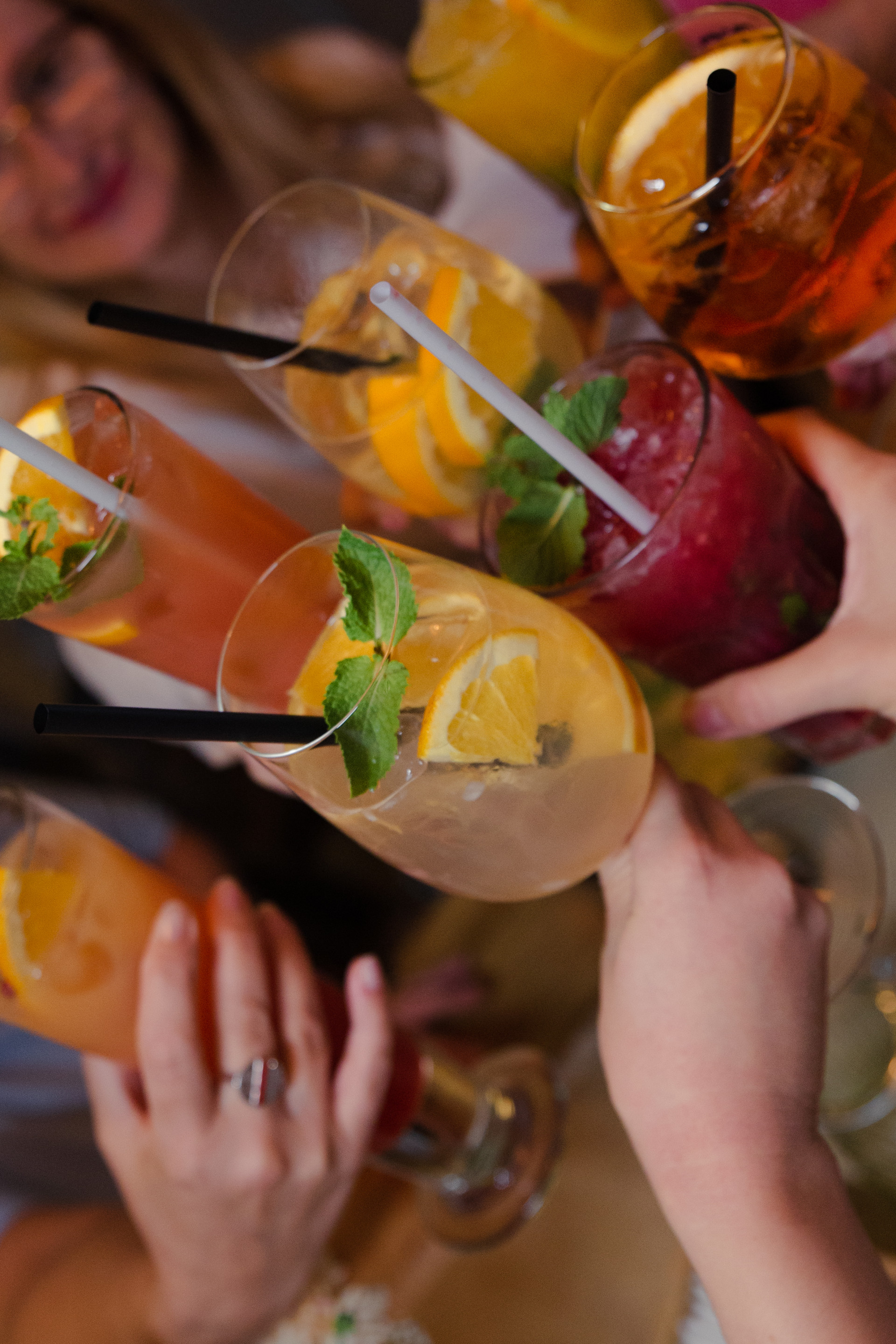 🍽️ Just Friends Poznań - Restauracja | Cocktail bar, Poznań - booking ...