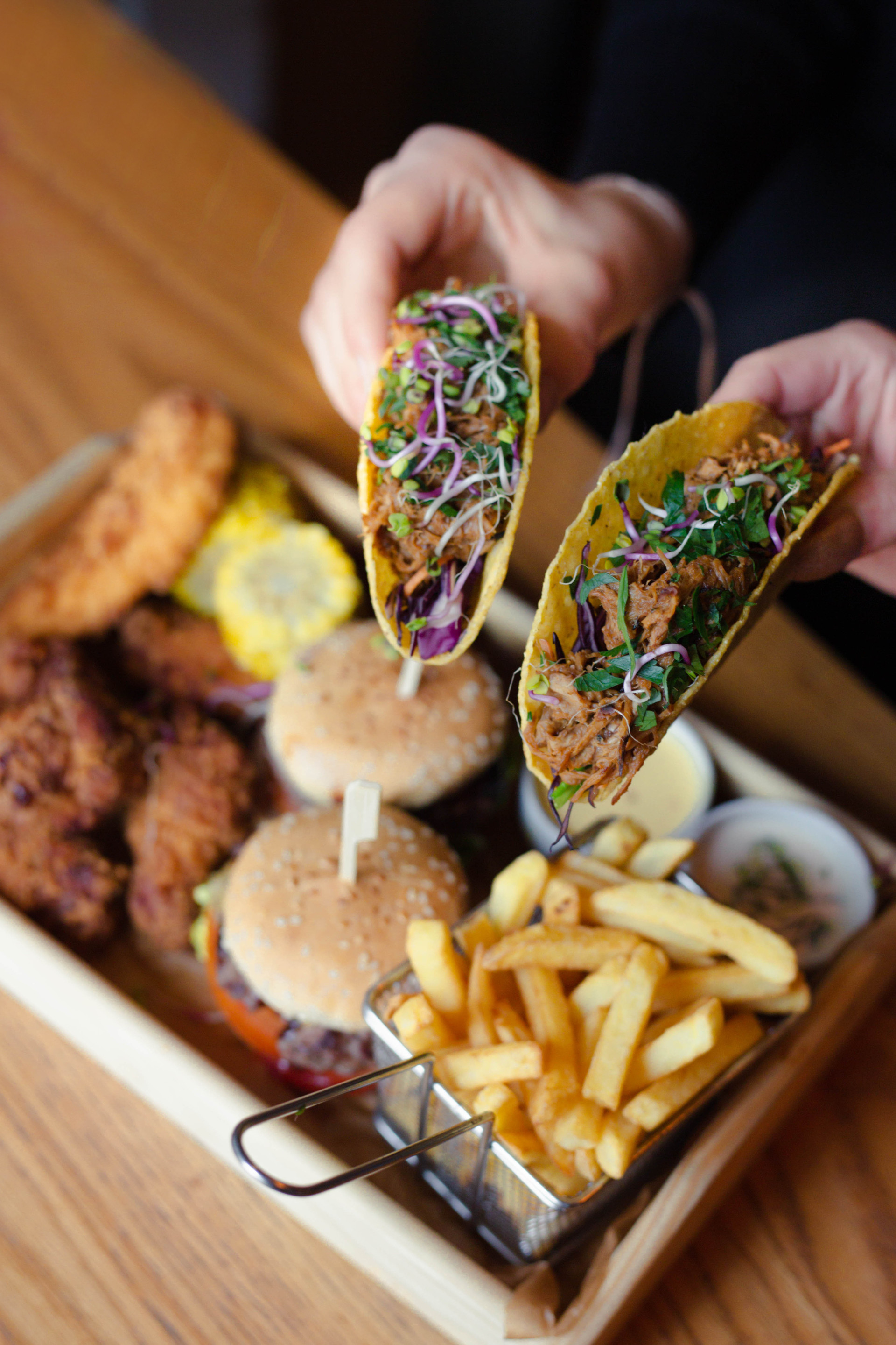 🍽️ Just Friends Poznań - Restauracja | Cocktail bar, Poznań - booking ...