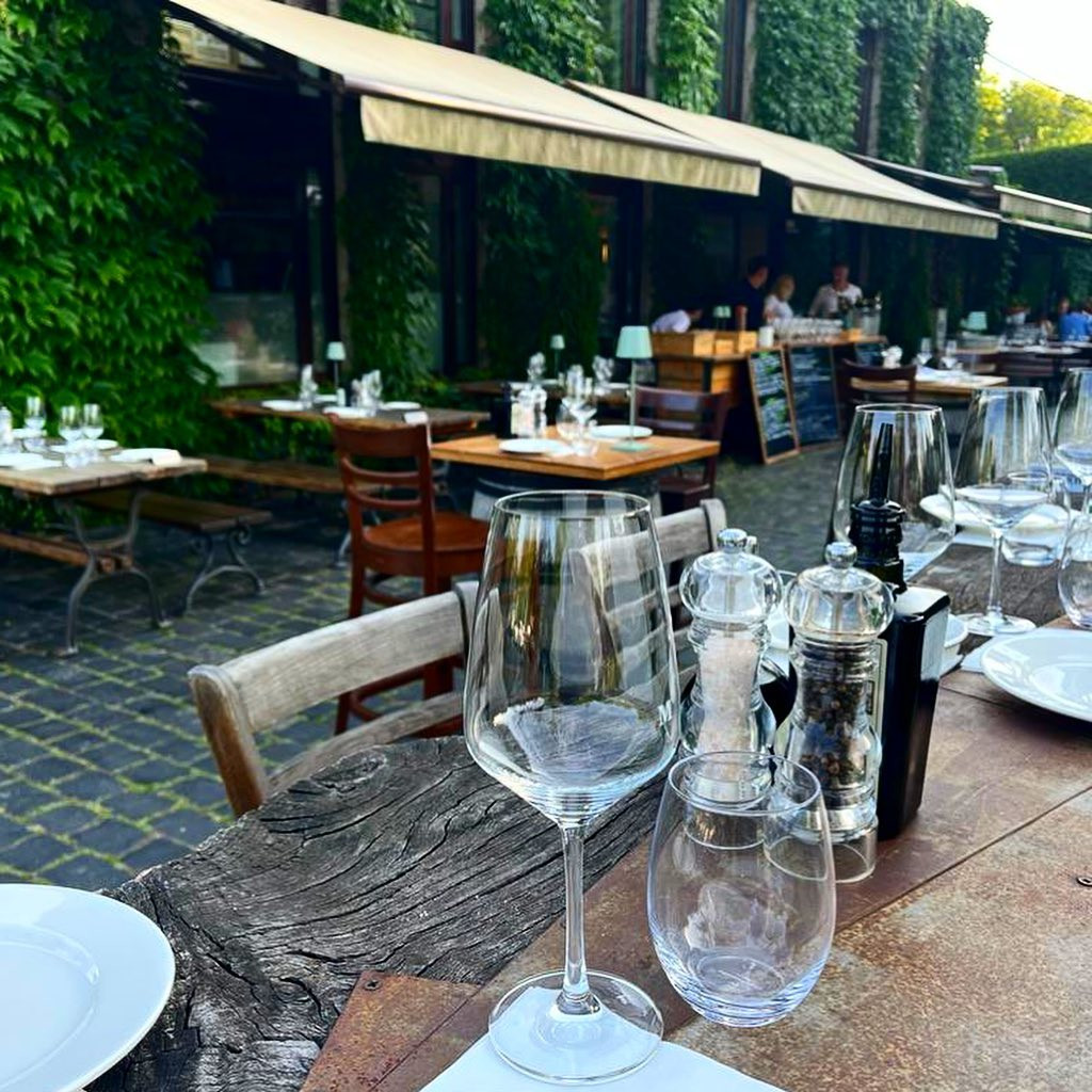 🍽️ Mielżyński Burakowska Wine Bar, Warszawa - booking table online w ...