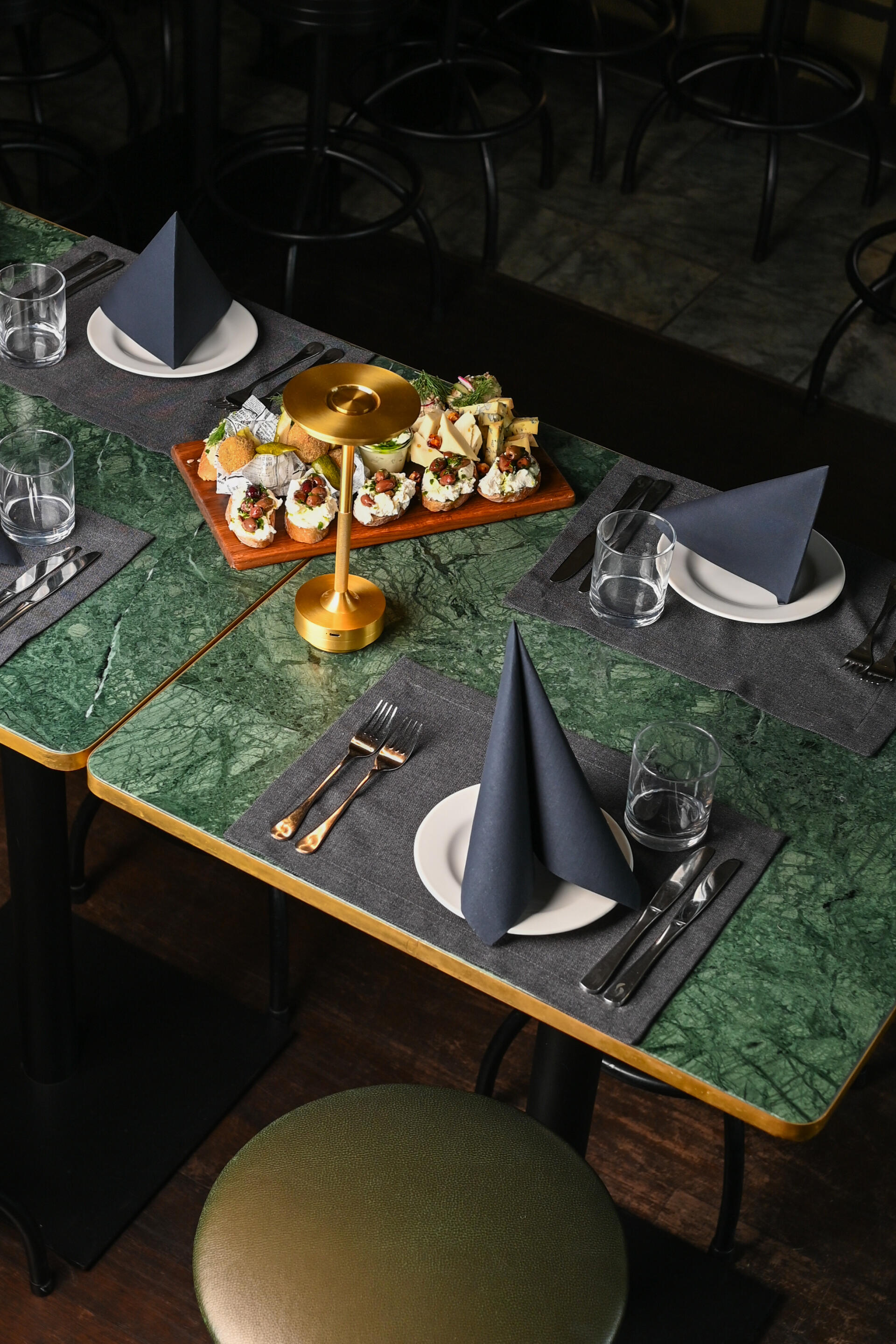 🍽️ Pod Papugami Restaurant & Cocktail, Wrocław - booking table online w ...