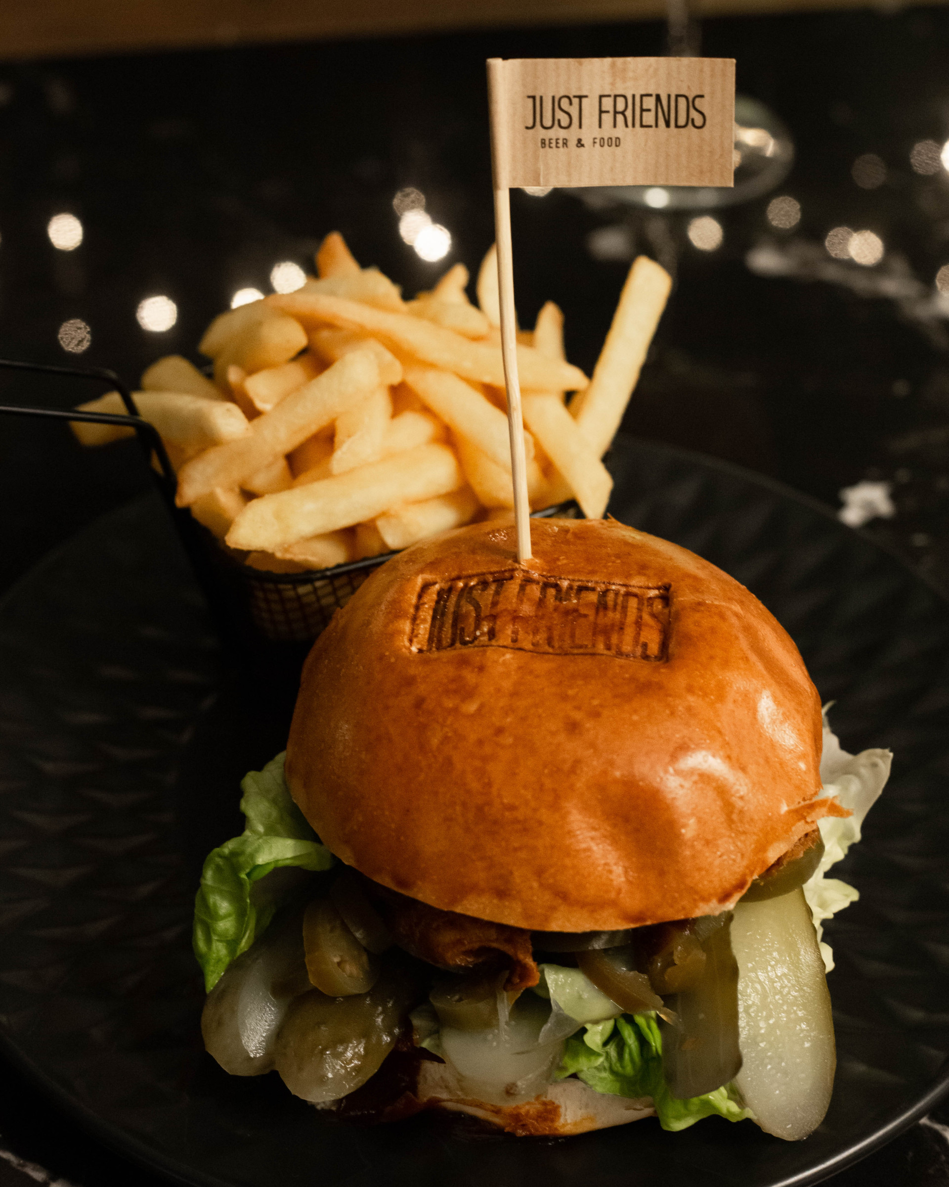 🍽️ Just Friends Poznań - Restauracja | Cocktail bar, Poznań - booking ...